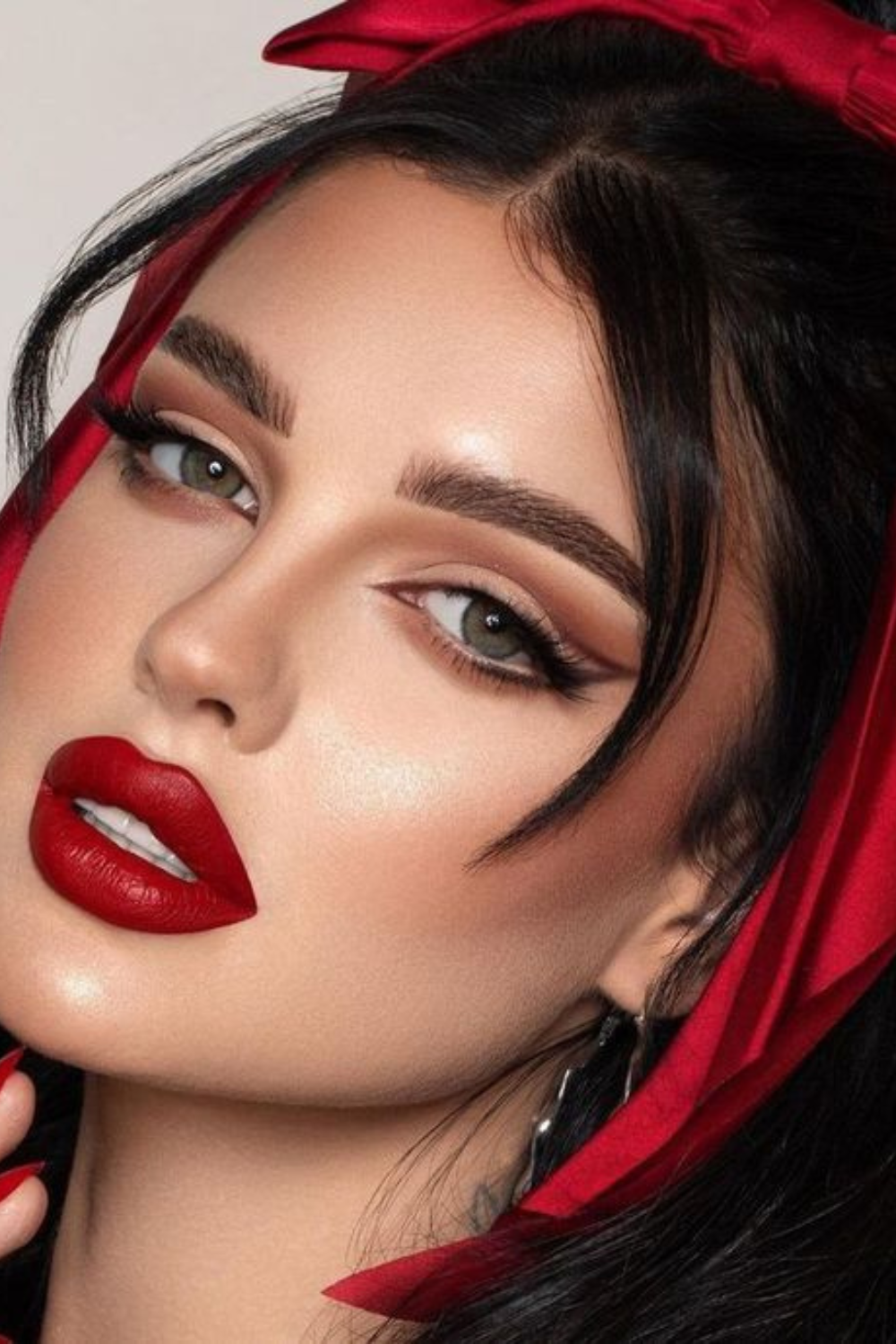 25 Red Makeup Looks We're Totally In Love With This Season! - The ...