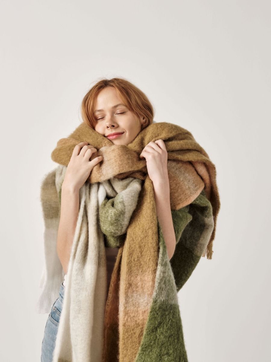 21 Oversized Scarf Outfits That's Cute & Cozy This Winter! - The ...